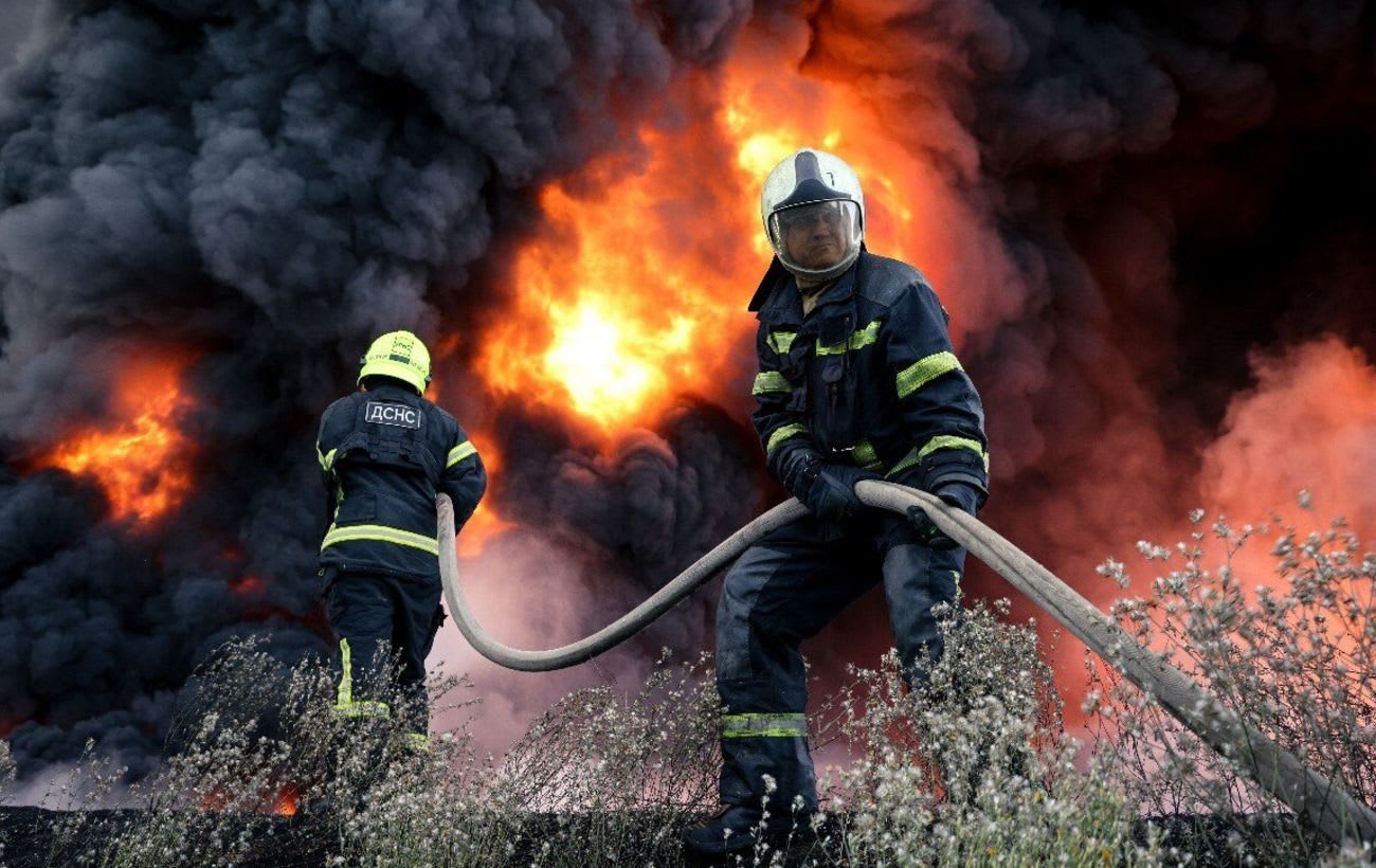 Fire still burns in Poltava region after yesterday’s Russian strike