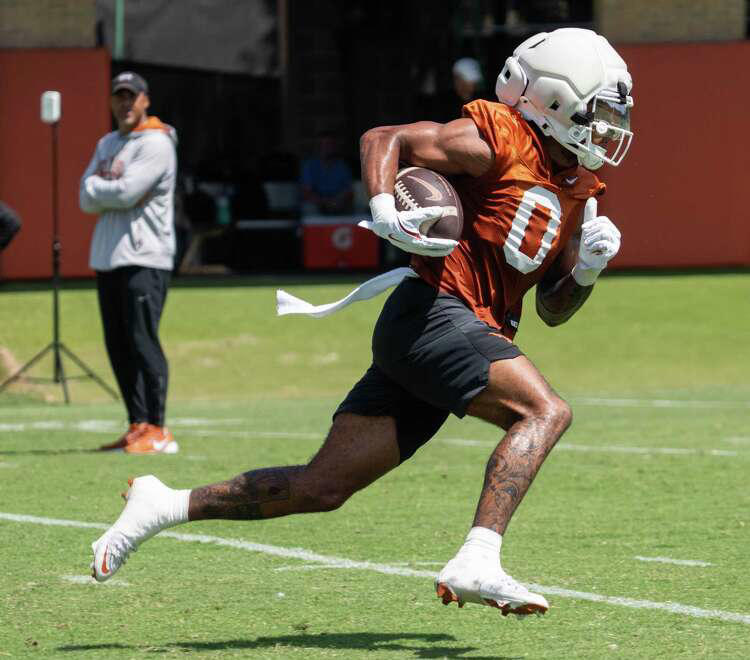Texas Longhorns WRs find competitors, coaches in UT DBs