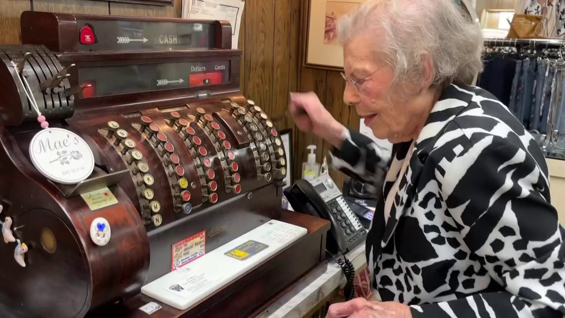 ‘I never want to retire’: 95-year-old Midlands woman still operates her ...