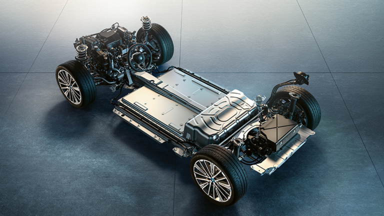 2025 Volvo EX30 vs BMW iX1: Battery, range, features compared