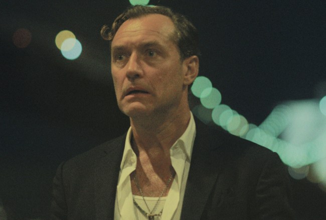 Jason Bateman Brings Danger to Brother Jude Law's Doorstep in Netflix ...