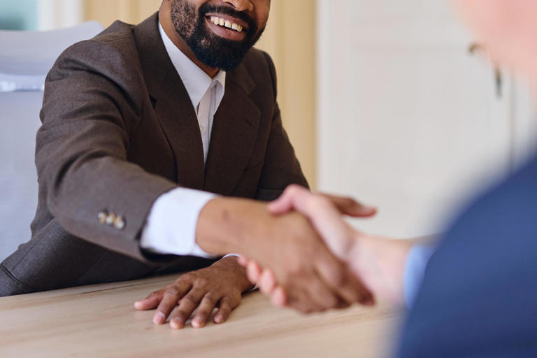 I'm a salary negotiator. Here are 6 things I'd never do — and one tip I ...