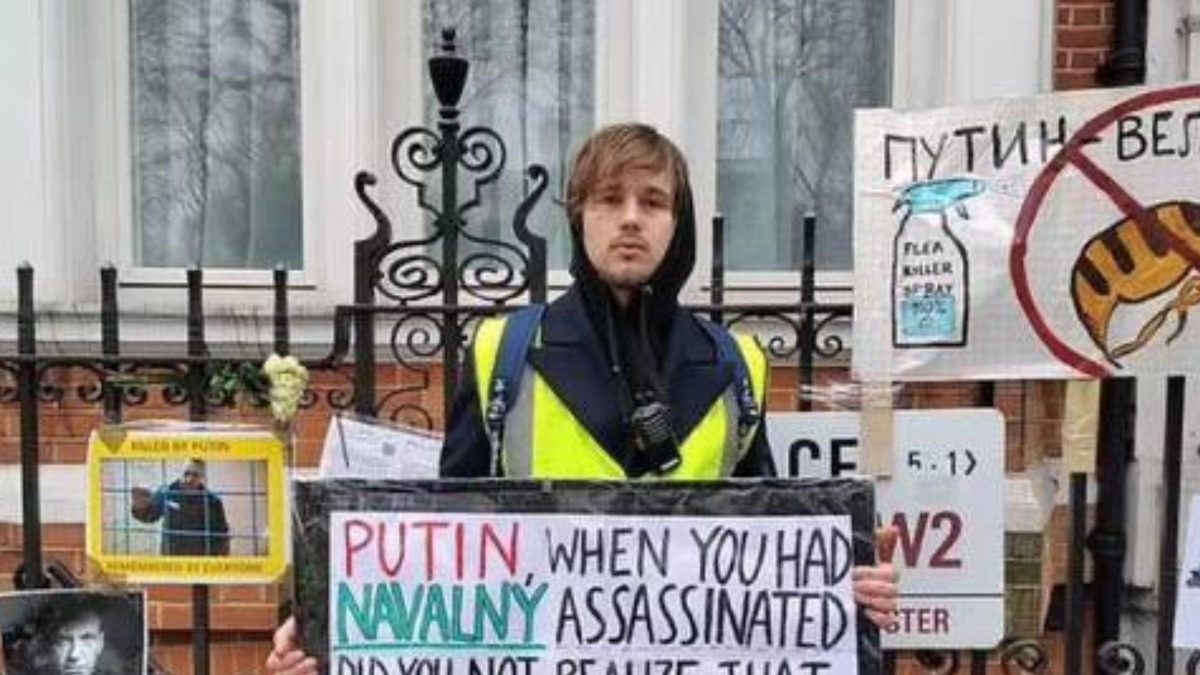 Russian anti-Putin protester found dead in London after asylum bid was ...