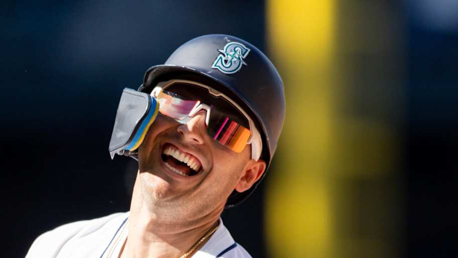 How Seattle Mariners Coach Helped Dominic Canzone Excel at Plate in 2025