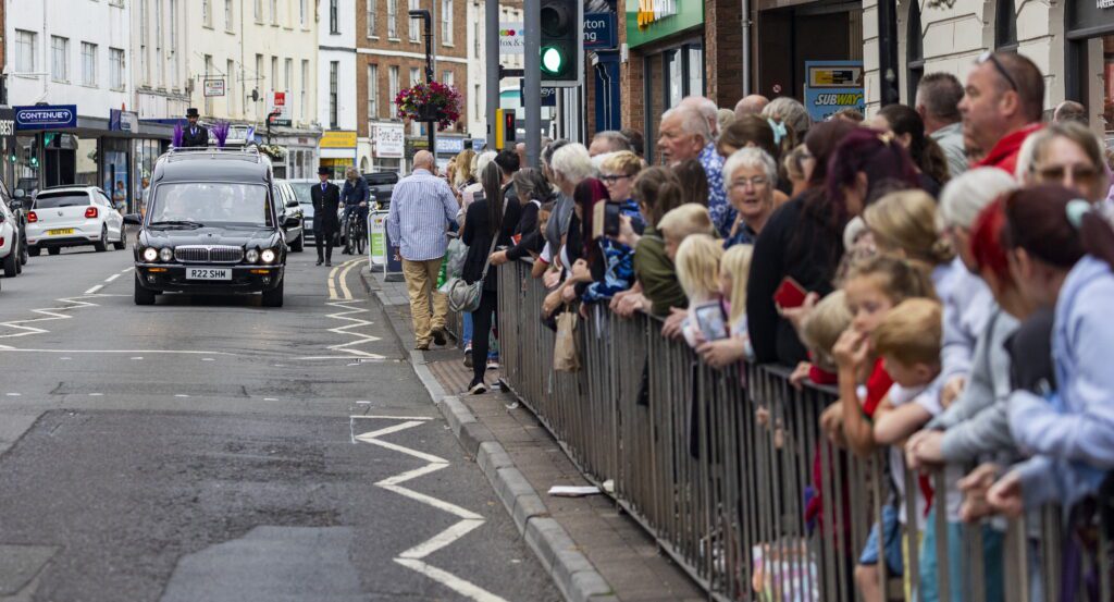 Funeral procession for world’s longest serving KFC worker passes by her ...