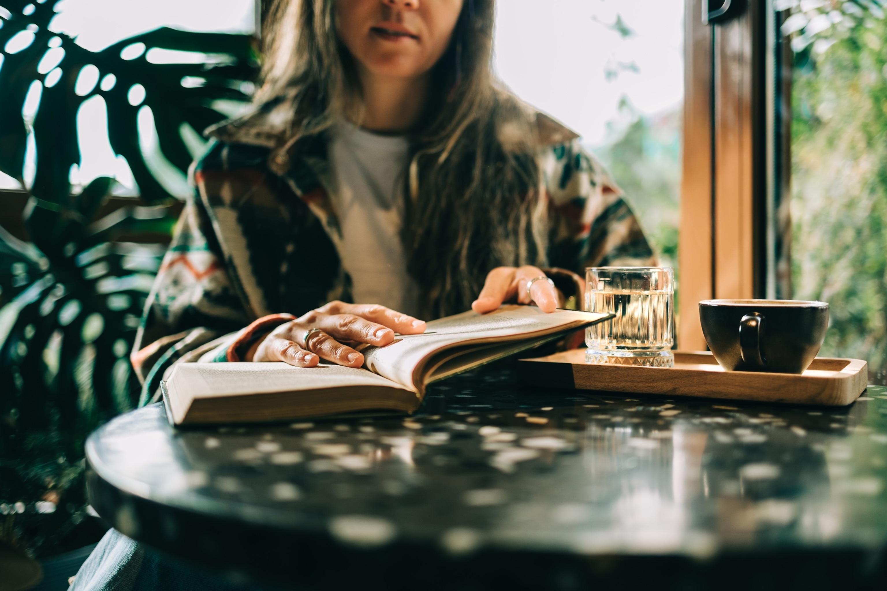 Americans spend less time reading for fun and more time on screens ...
