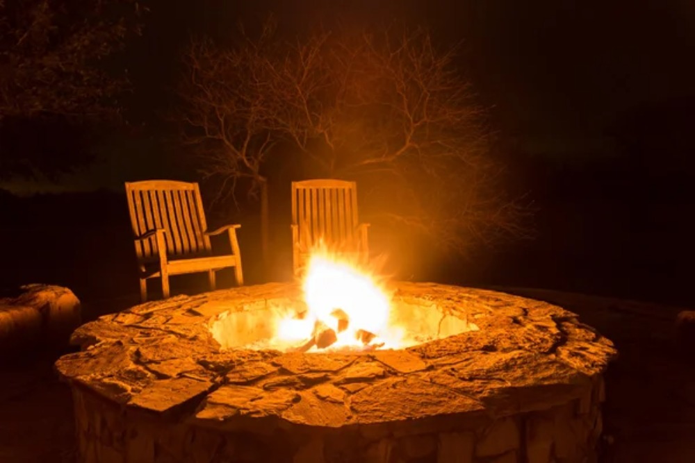 15 backyard fire pit ideas for cozy nights