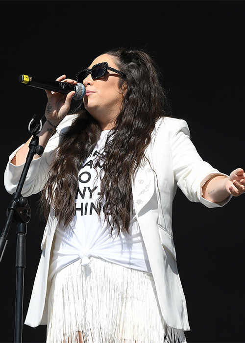 ‘The book I wish I had’ — Irish singer RuthAnne says upcoming book is a ...