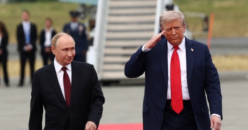 Vladimir Putin’s ‘Sinister’ walk during Donald Trump meeting: Body ...