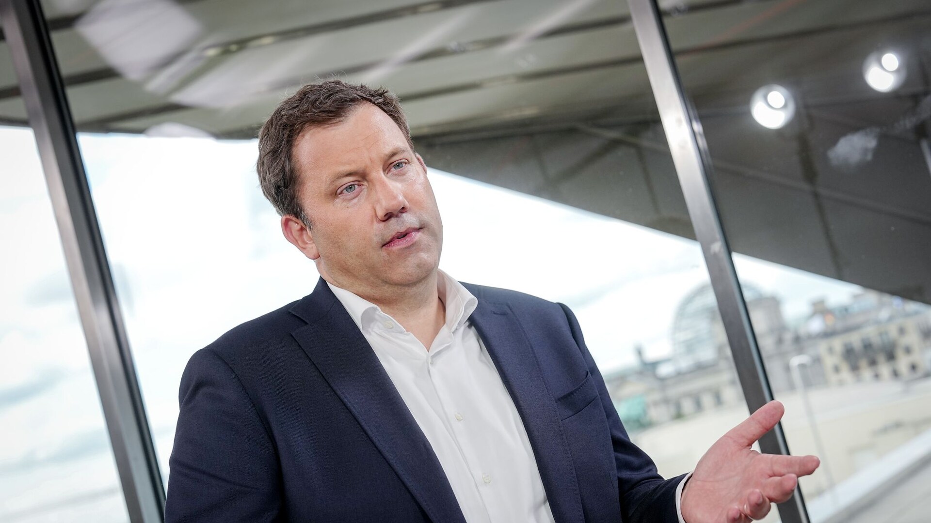 Im TV stapft Klingbeil ins Minenfeld - und fängt sich den Dachdecker-Konter