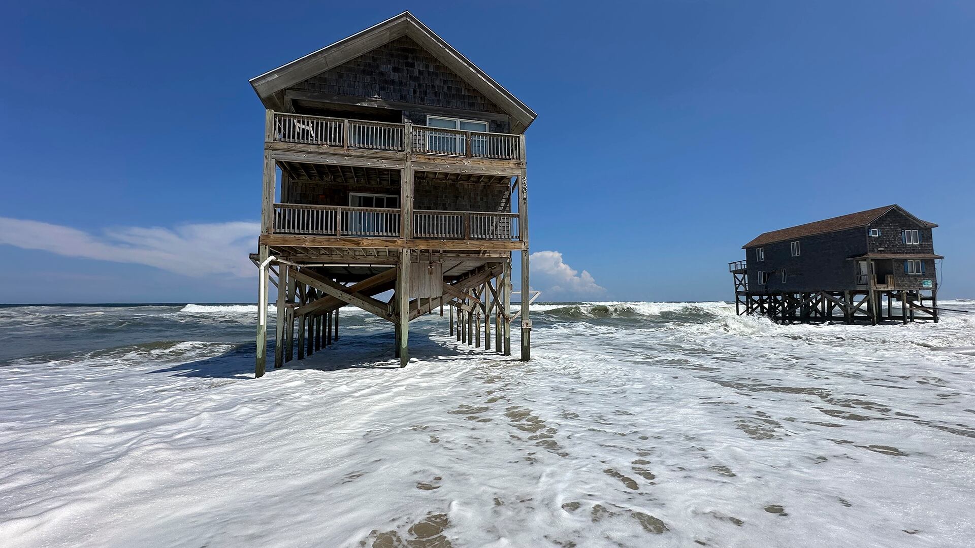 Two more Rodanthe homes near collapse as Erin approaches