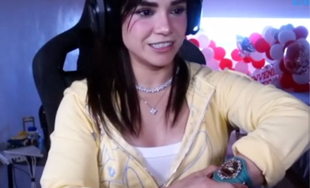 Alana Flores recibe cinturón del CMB tras triunfar en Supernova Strikers