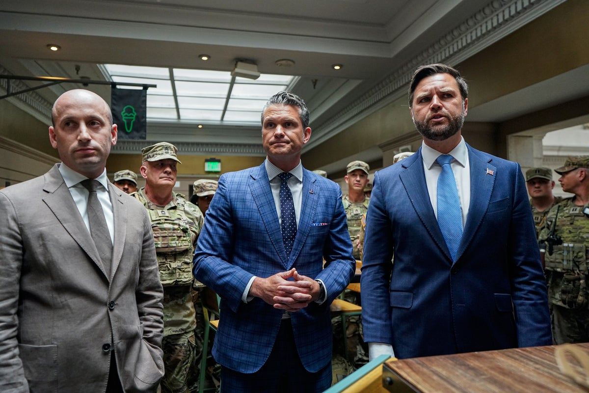 Stephen Miller says only white hippies hate Trump’s takeover of DC ...