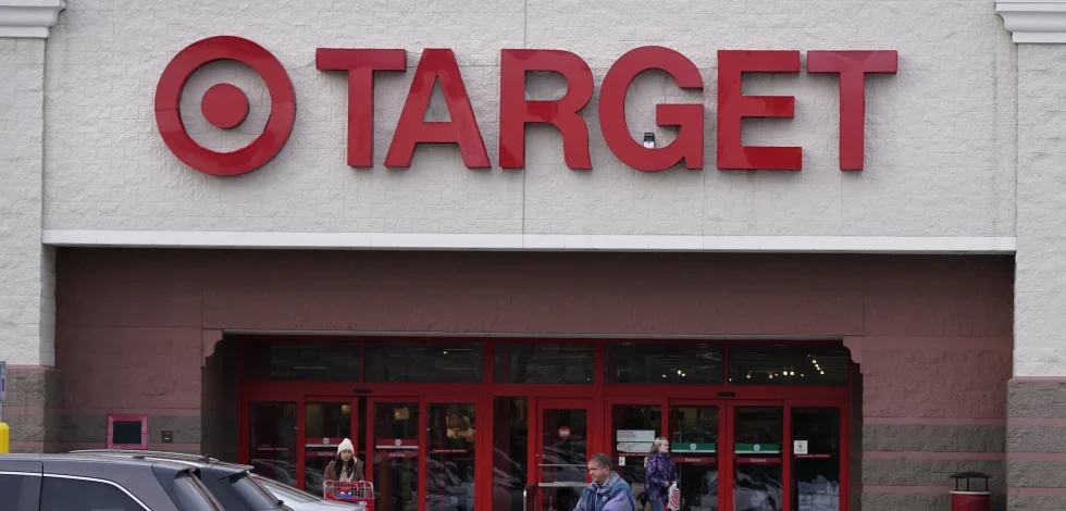 Target CEO steps down amid weak sales and boycott
