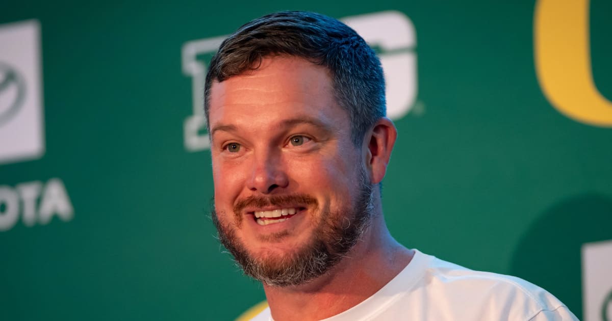 Dan Lanning addresses the growth of Dante Moore, Austin Novosad in ...