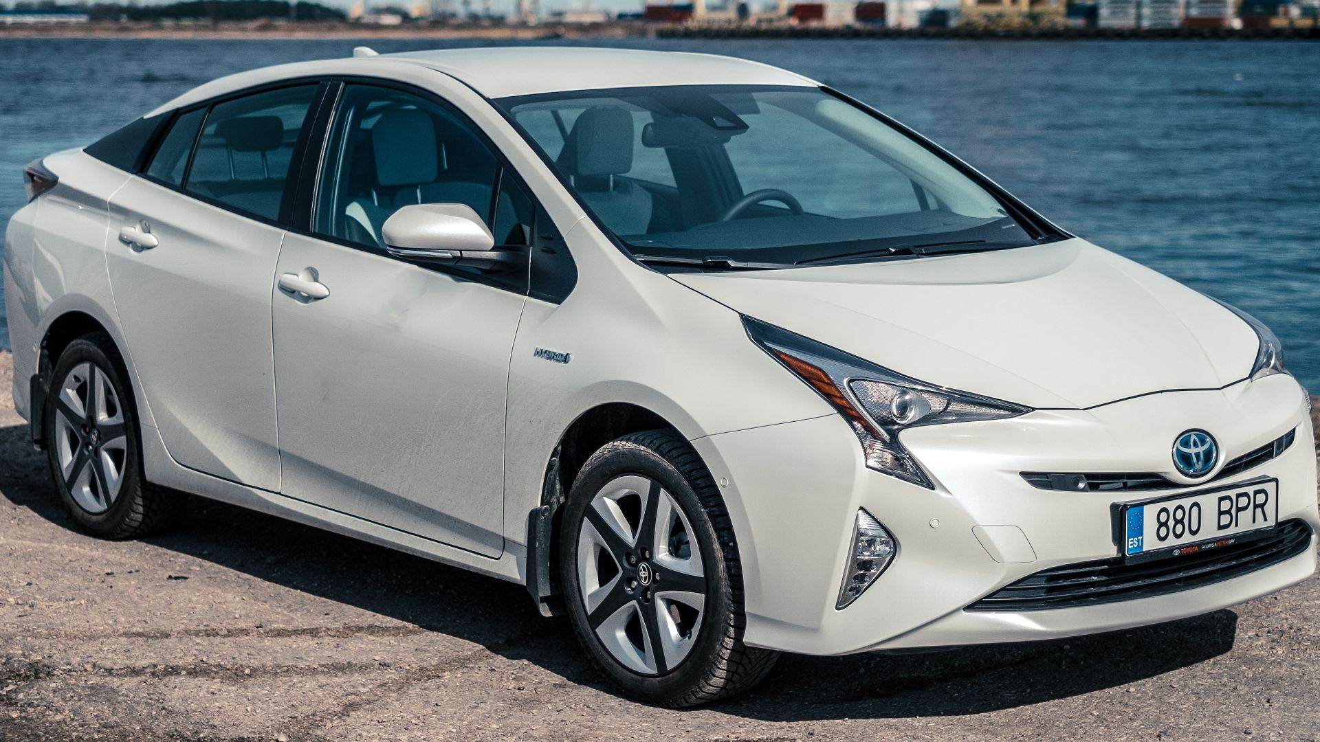 The 10 Worst Things About Driving A Prius & 10 Pros Drivers Love