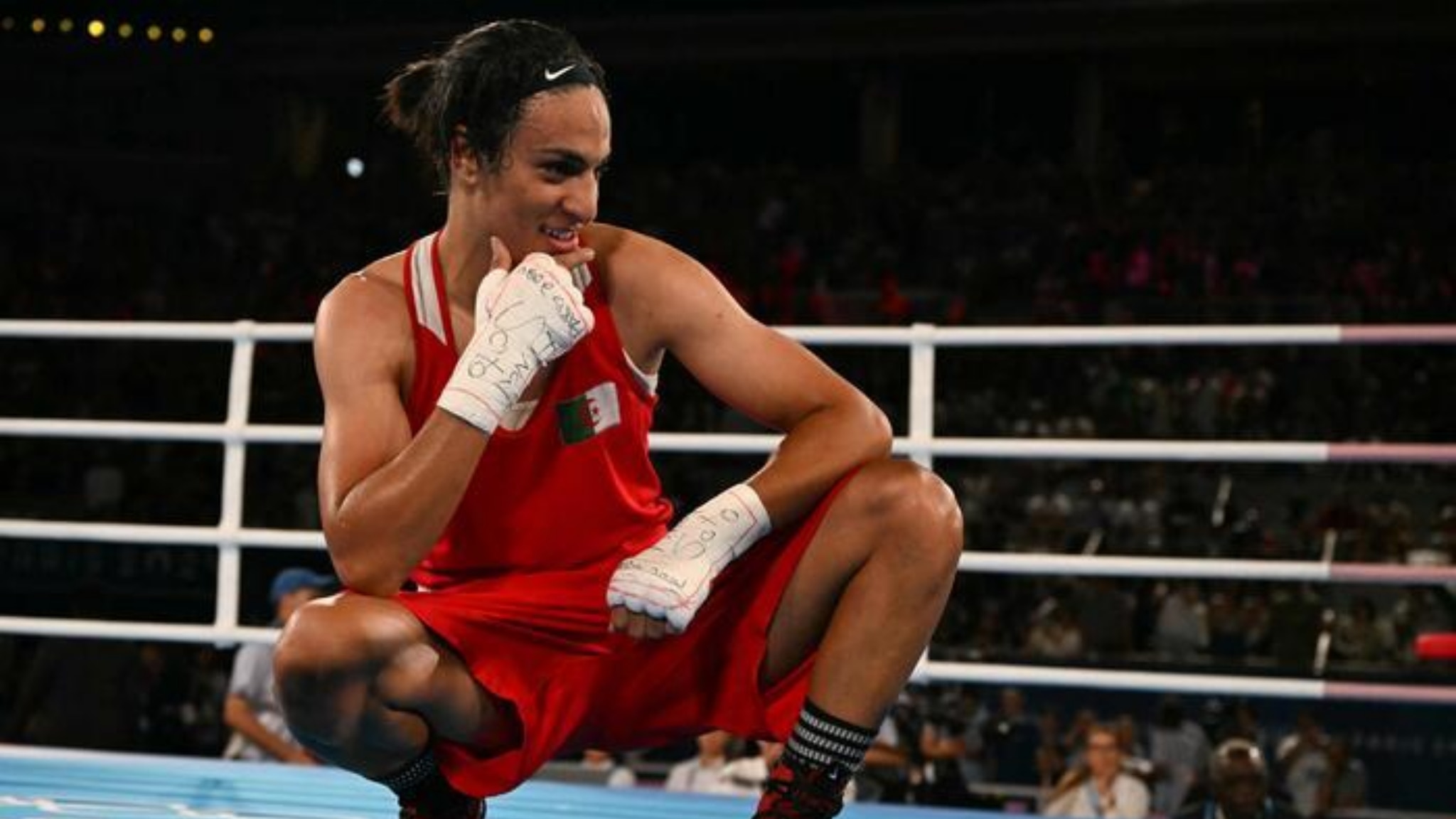 L'ex manager: "Imane Khelif non combatte più". Lei smentisce