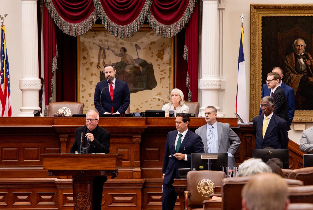 Texas’ redistricting map continues advancing as Republicans try to pick ...