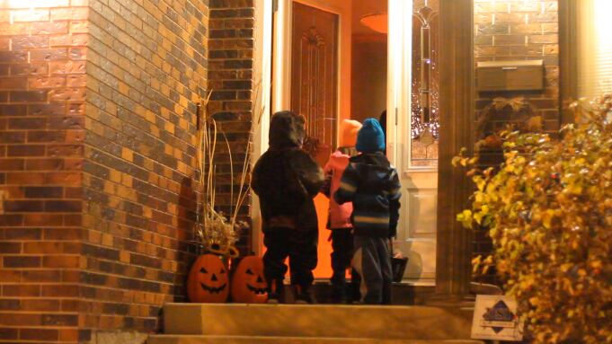 Tariff expert speaks on Halloween and holiday effects