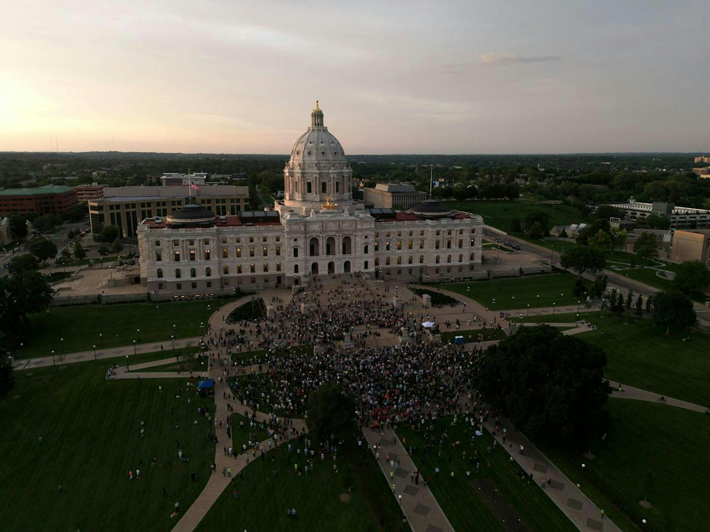 Security panel tackles question of guns, metal detectors at Minnesota ...