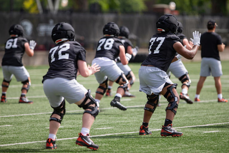 Oregon State football offensive line ironing out wrinkles during fall camp