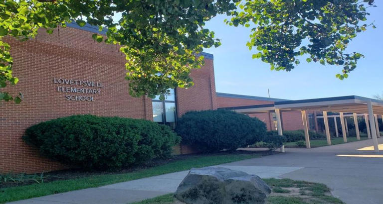 Loudoun County elementary school teacher arrested for soliciting minor