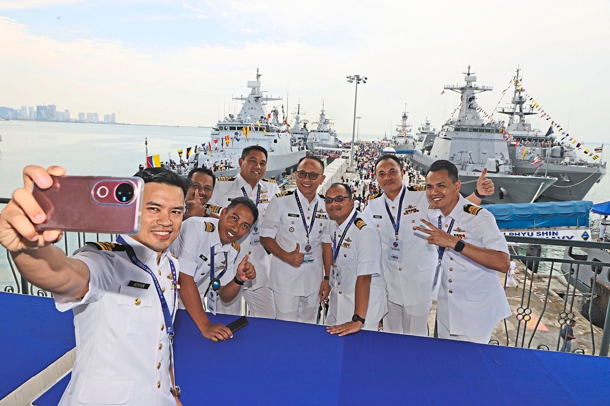 Naval cooperation, strength to the fore
