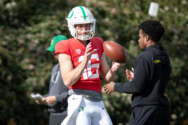 Oregon football's QB competition going strong. Who is the frontrunner ...