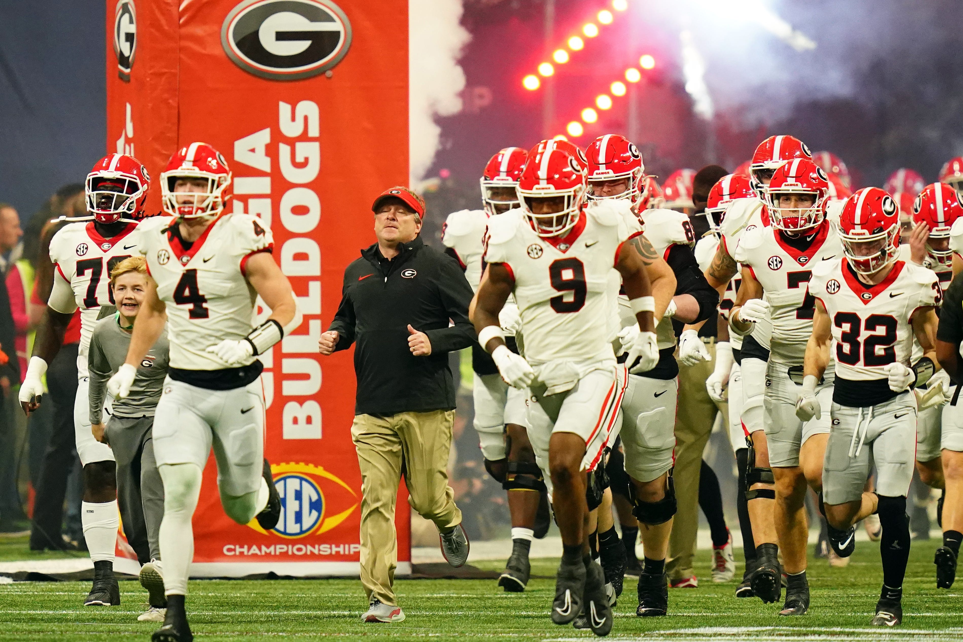 Where preseason polls, college football experts rank Georgia
