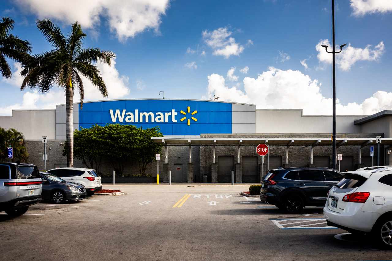 Walmart Stock Falls Despite a Higher Earnings Forecast. Here’s Why.