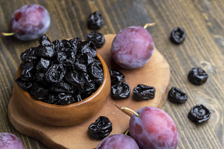 What Happens to Your Cholesterol and Inflammation When You Eat Prunes ...