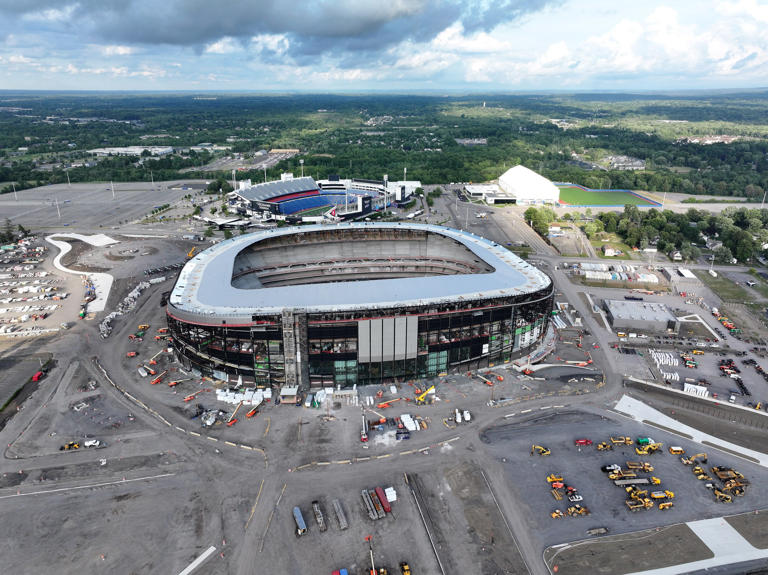 Images show construction of Buffalo Bills stadium with "worlds largest ...