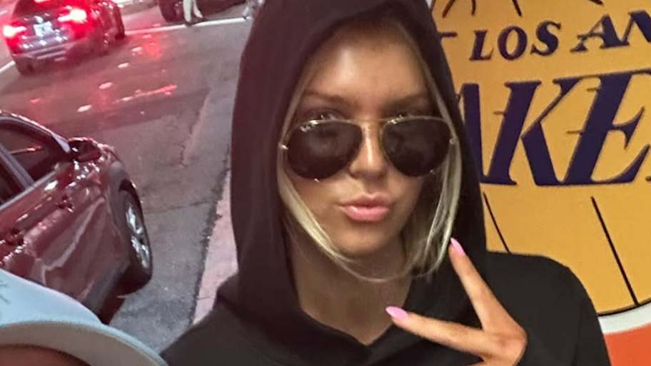 Lane Kiffin's daughter Landry rocks Ole Miss colors for pilates ...