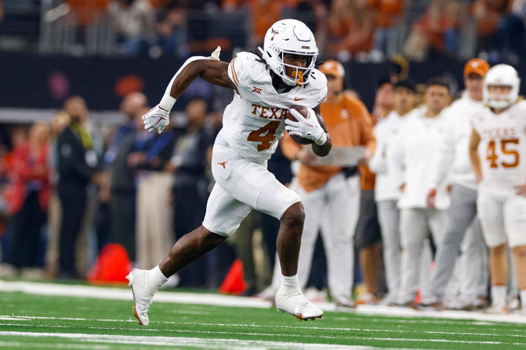 Two Longhorns named to Comeback Player of the Year watch list