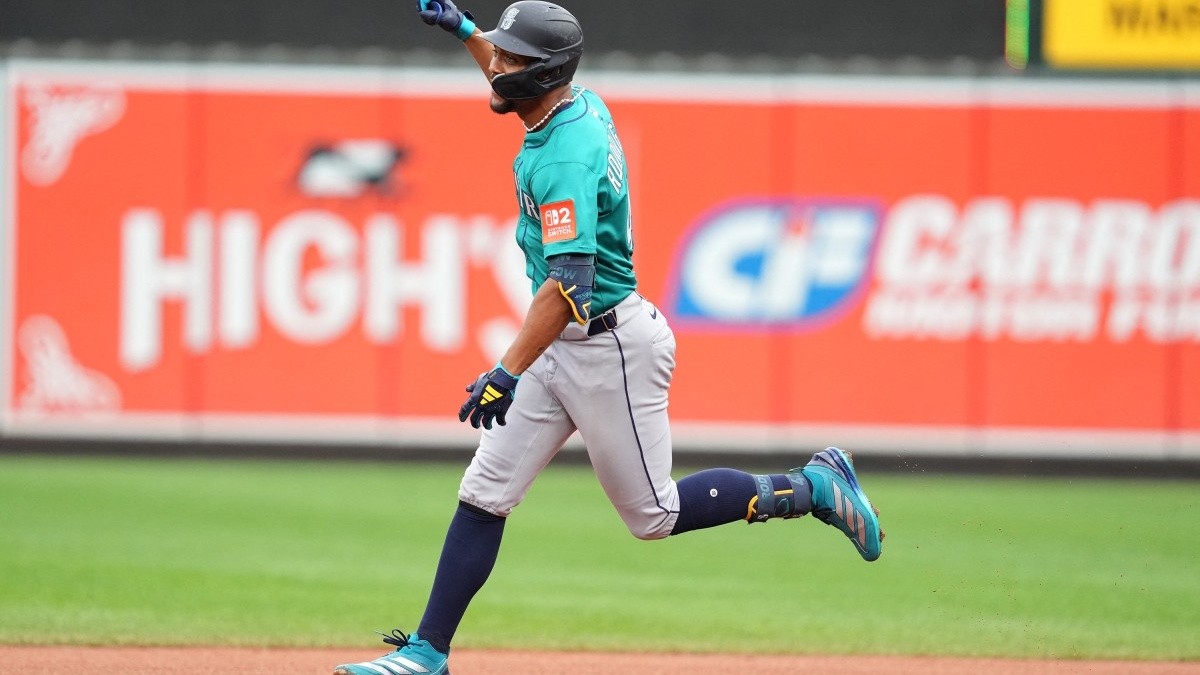 MLB: Julio Rodríguez sets record with unbelievable HR and 'Cricket ...