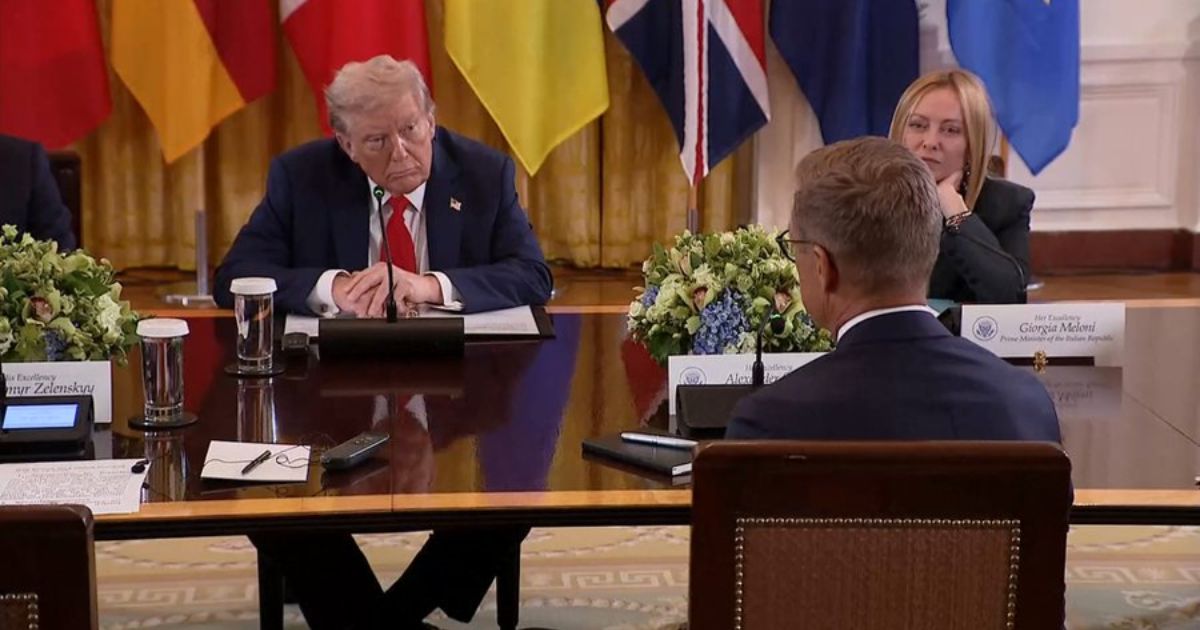 “His Brain Is Mush” – Trump’s Mental Health Mocked as He Awkwardly ...