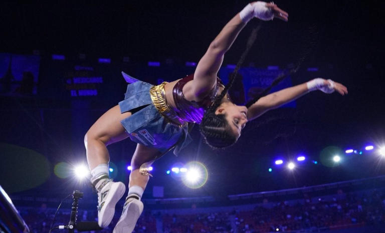 Alana Flores recibe cinturón del CMB tras triunfar en Supernova Strikers