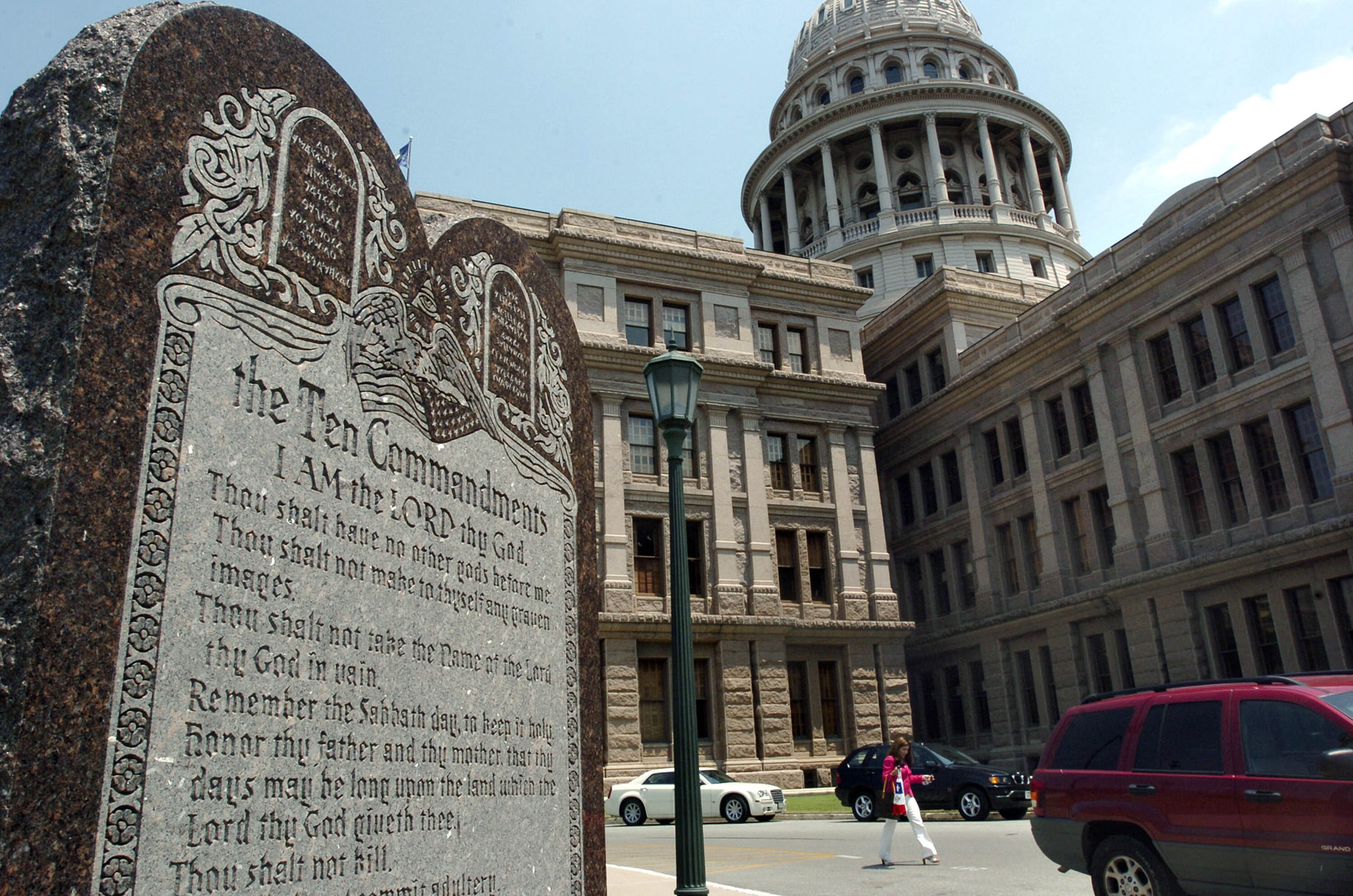 Federal judge temporarily blocks Ten Commandments law in some Texas ...