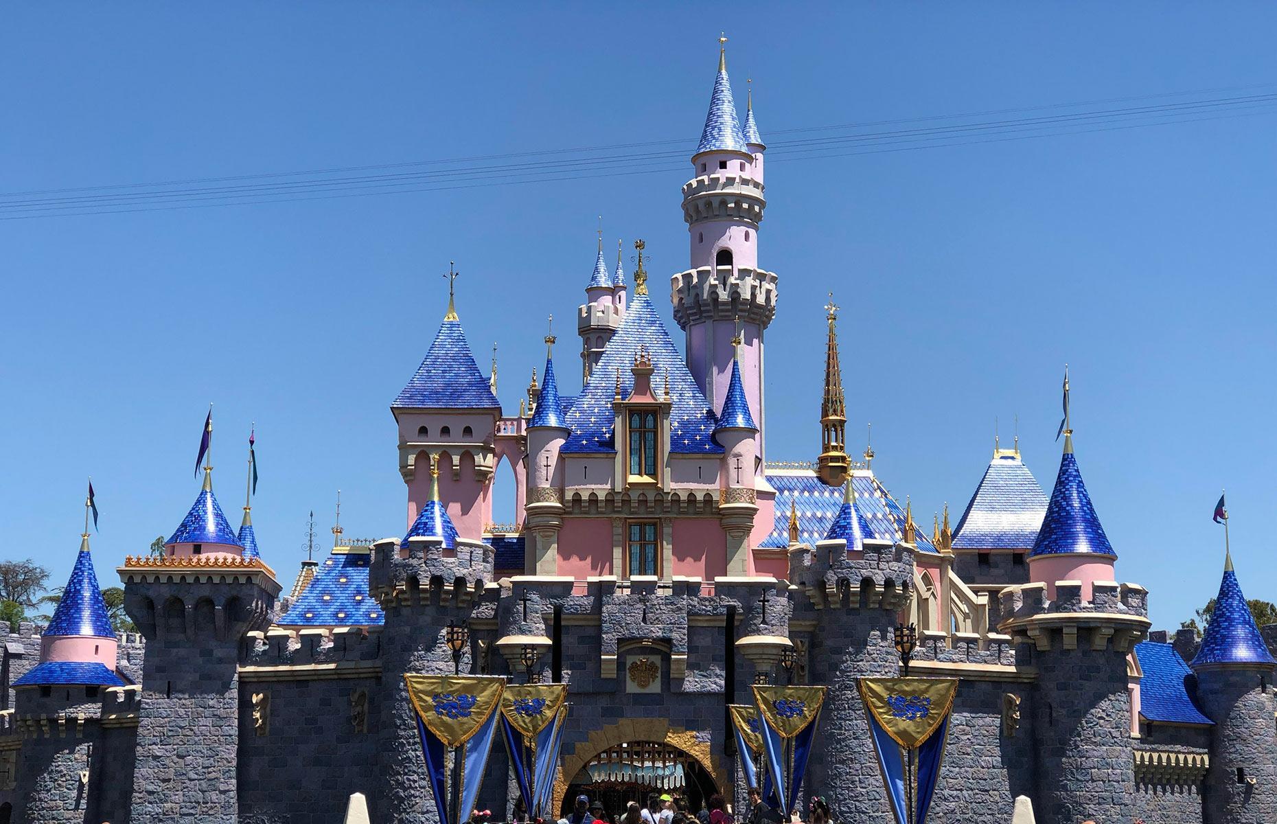 See these 11 iconic buildings and their copycat recreations