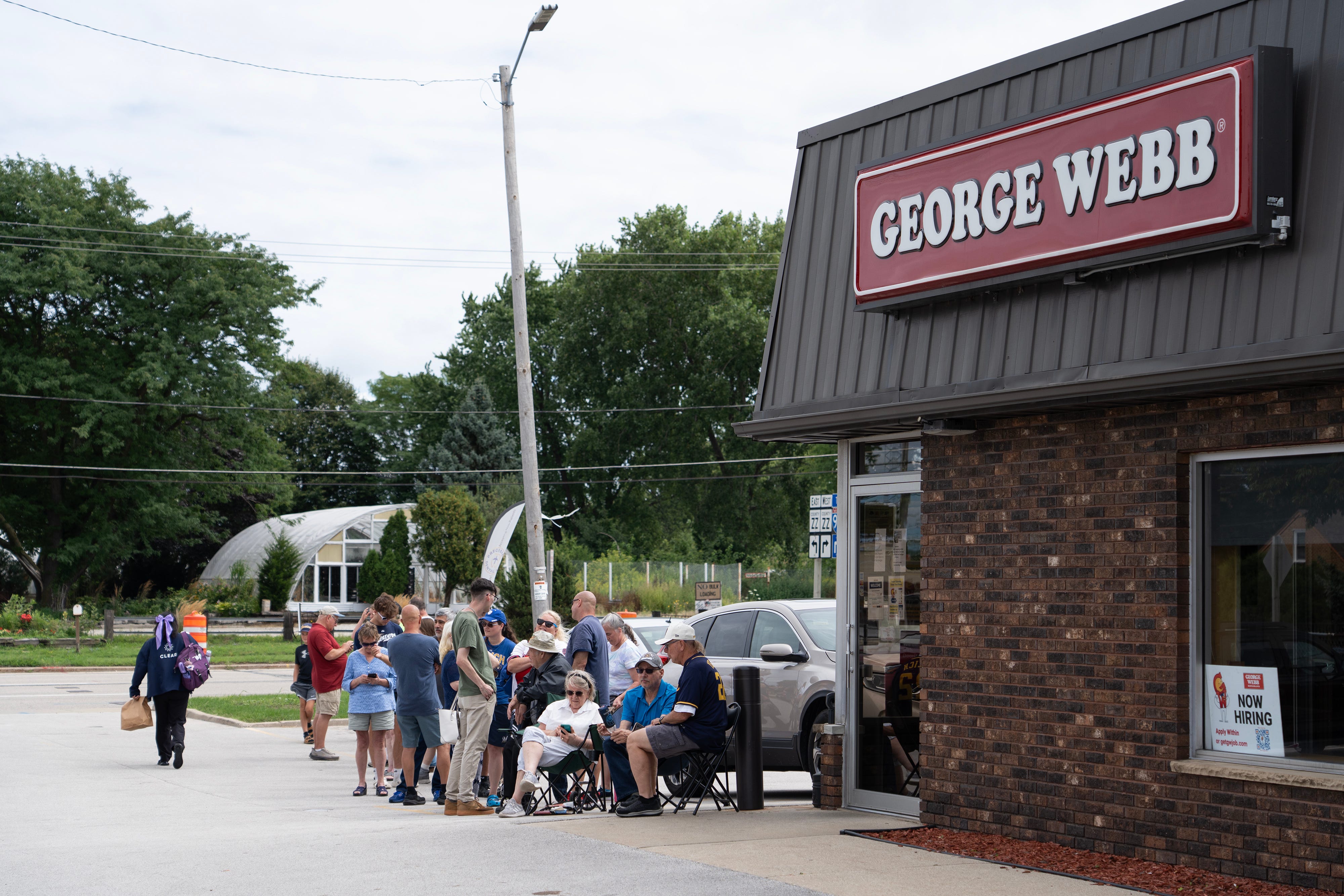 George Webb free burger giveaway for Brewers' win streak draws big crowds in Milwaukee area