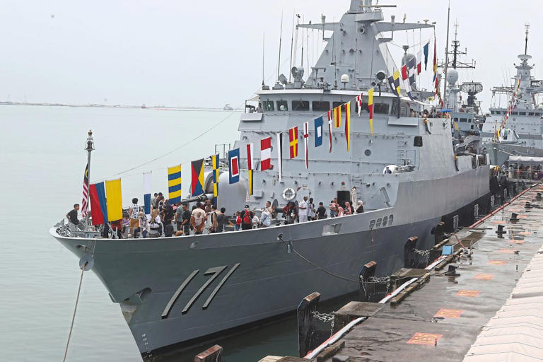 Naval cooperation, strength to the fore