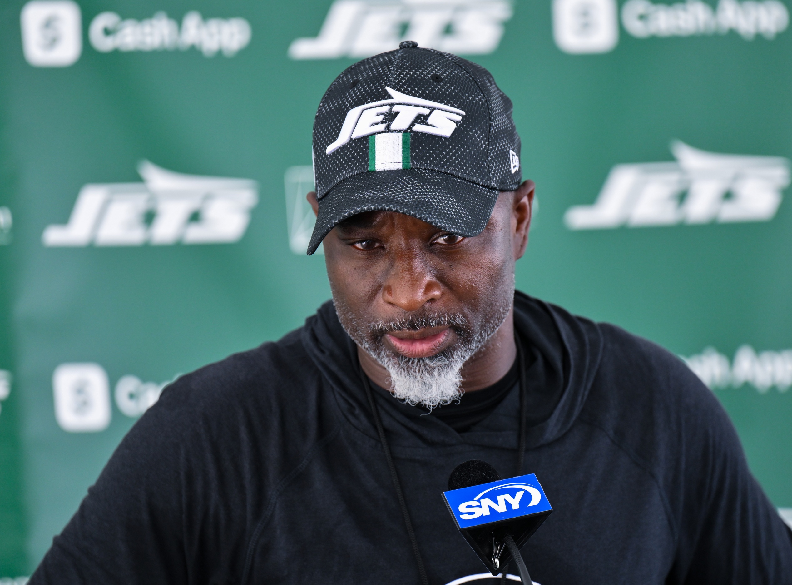 Jets HC Aaron Glenn already getting a taste of the New York roller coaster