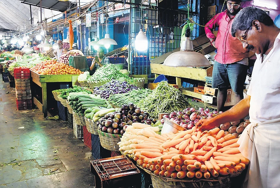 Vehicle ban: Traders seek temporary shifting of MGR vegetable market in ...