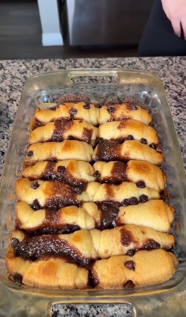 Easy One Pan Desserts You’ll Make on Repeat!