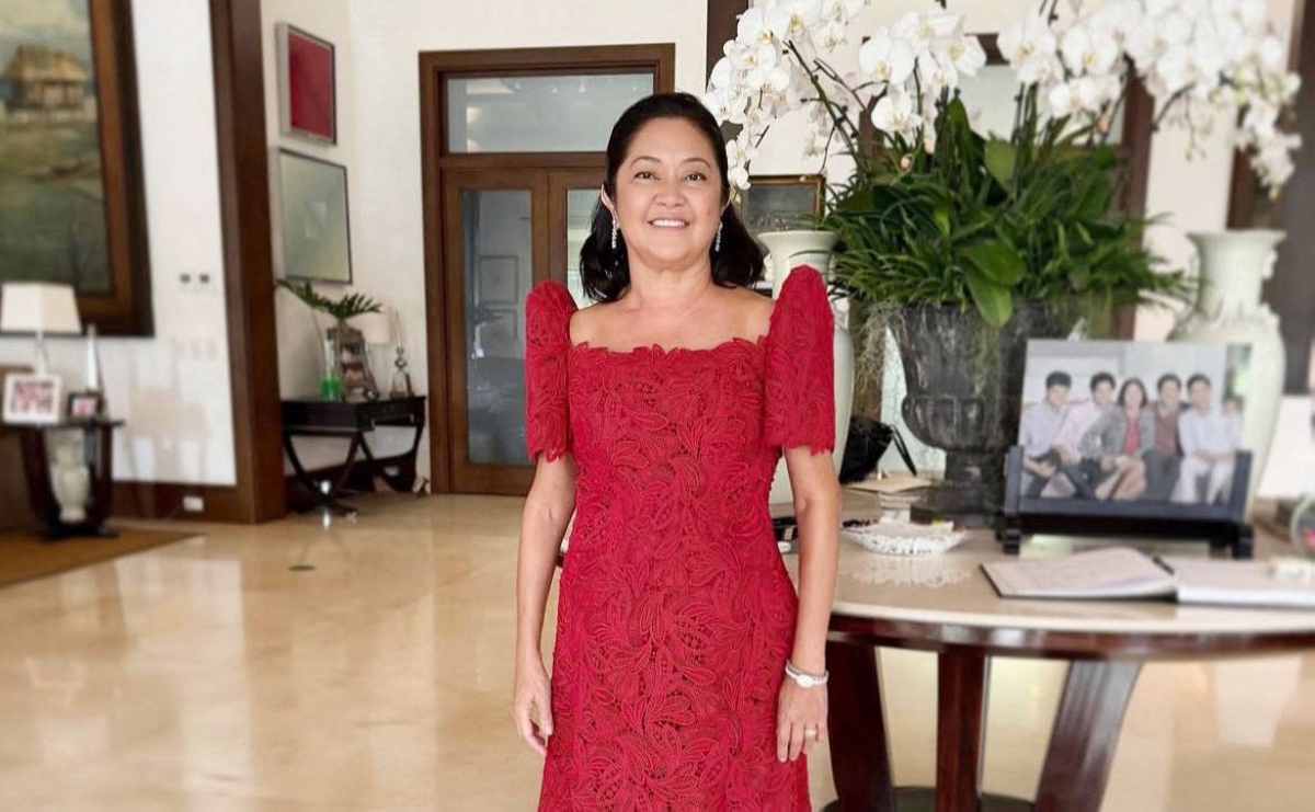 President greets 'first and only lady' Liza on her birthday