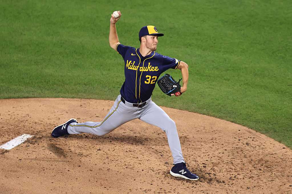 Brewers lose to Cubs, Chicago wins season series against Milwaukee