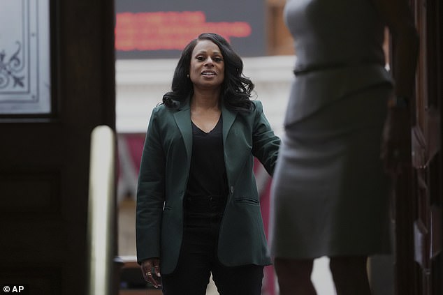 Dramatic moment Dem senator abruptly ends call with Newsom after being ...