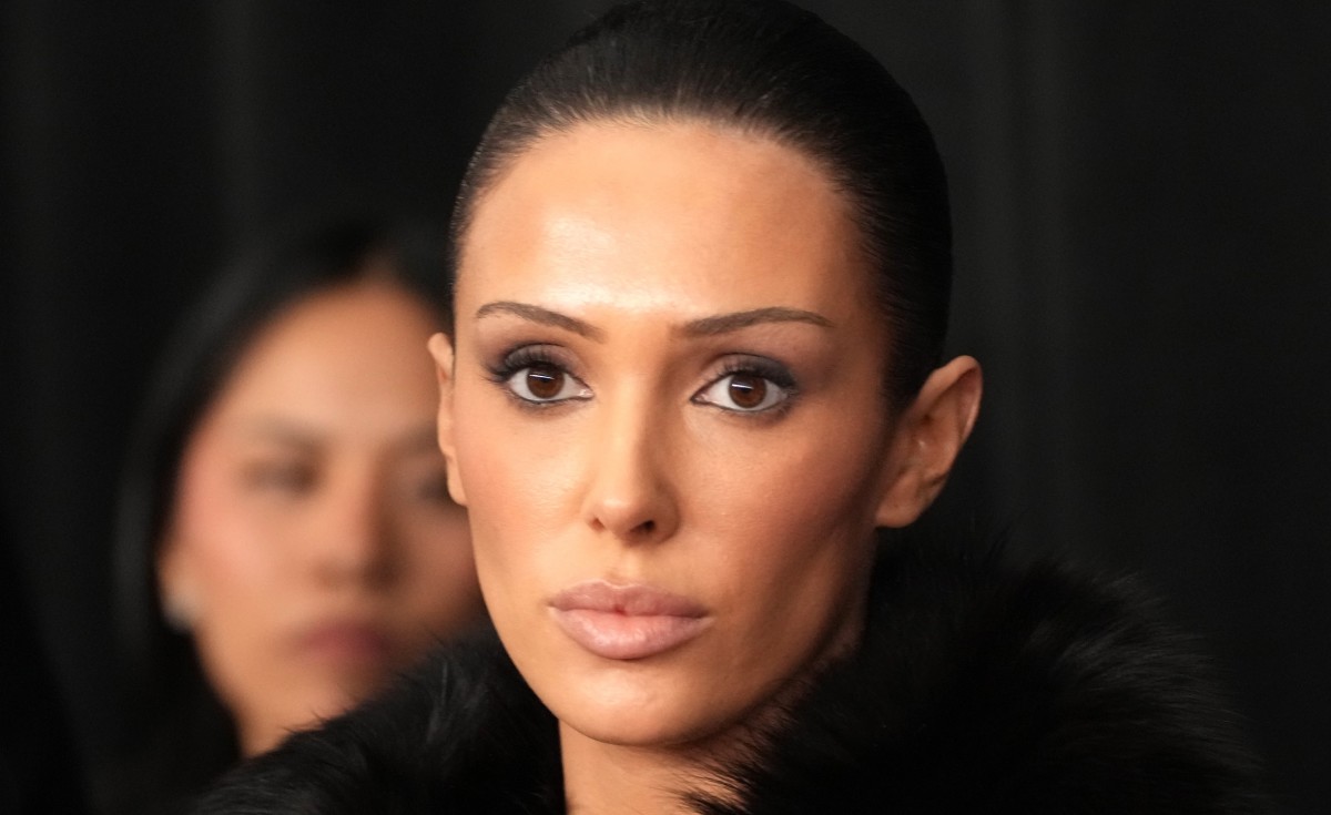 Bianca Censori Turns Heads With Sudden Style Switch-Up in Outing With ...