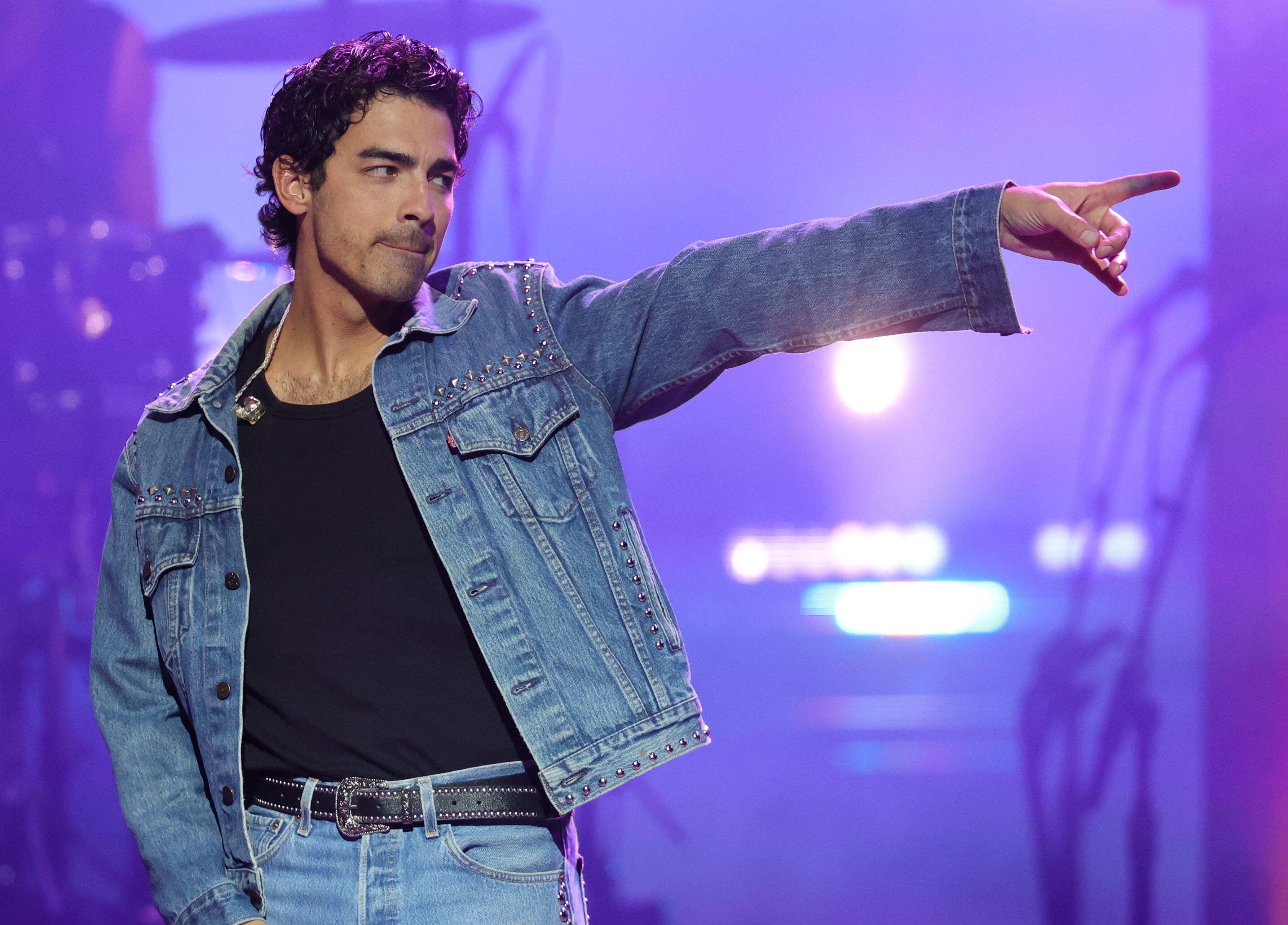 Jonas Brothers honor Syracuse fan whose dad died of cancer (concert ...