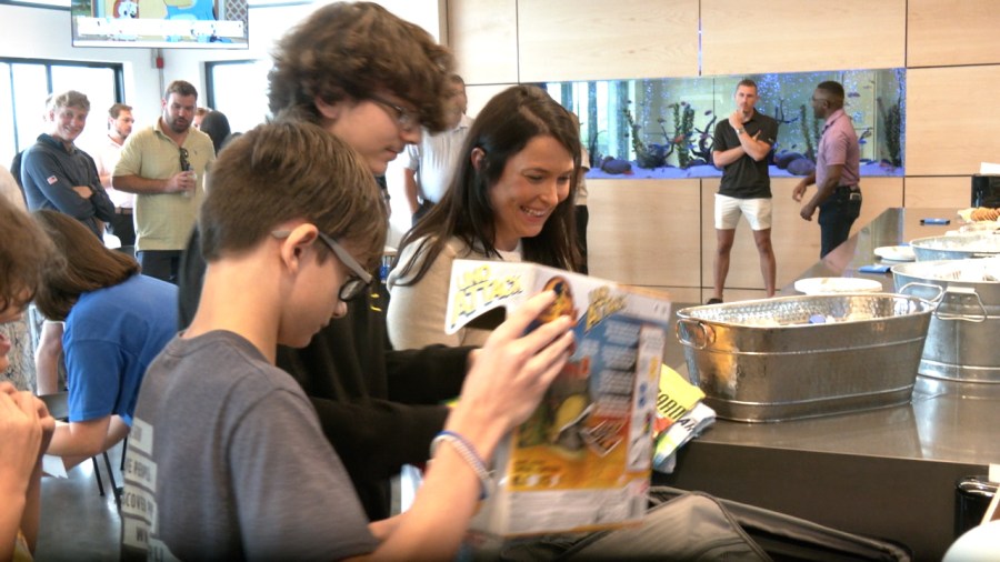 Knoxville teen surprised with trip to Disney World, Universal Studios